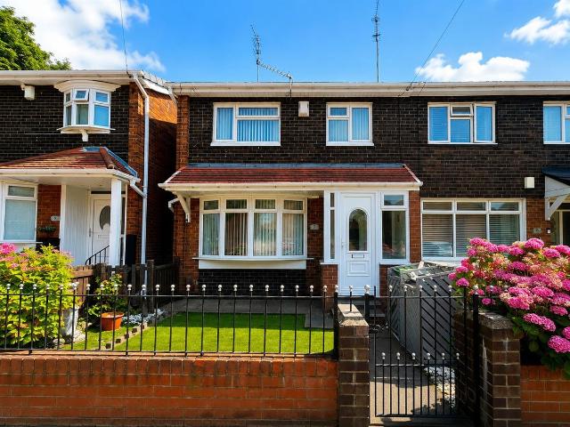 Gilbert Square, Sunderland SR4, 3 bed property to rent, £800 pcm | PrimeLocation
