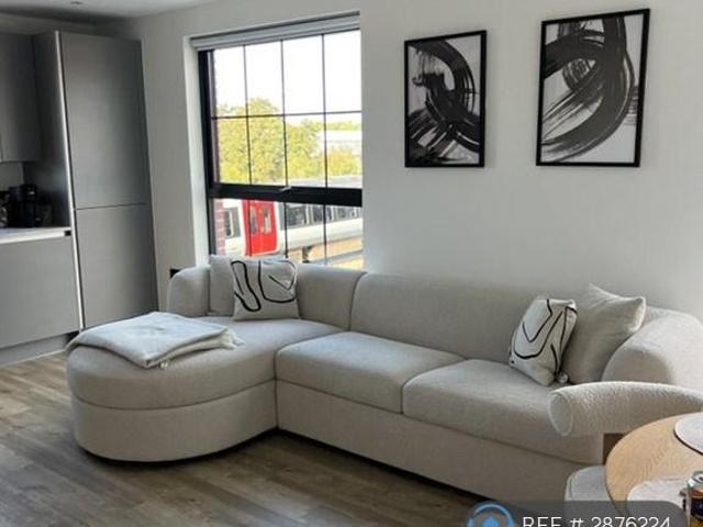 Gilbertson Road, Hertford, SG13 2 bed flat to rent £1,900 pcm £438 pw