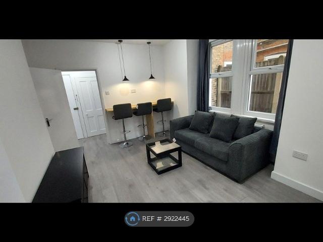 Gilbey Road, London SW17, 2 bed flat to rent, £2,250 pcm | PrimeLocation
