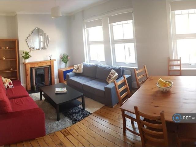 Gilbey Road, London, SW17 3 bed flat to rent £3,200 pcm £738 pw