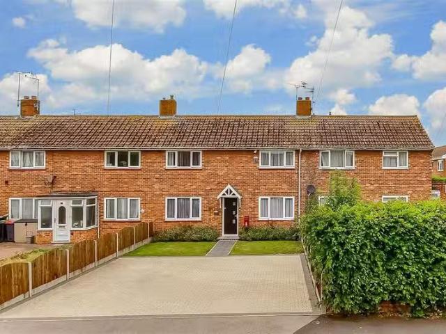 Gilchrist Avenue, Herne Bay, Kent 3 bed terraced house for sal.