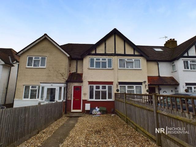 Gilders Road, Chessington, Surrey. KT9, 2 bed property to rent, £1,750 pcm | PrimeLocation