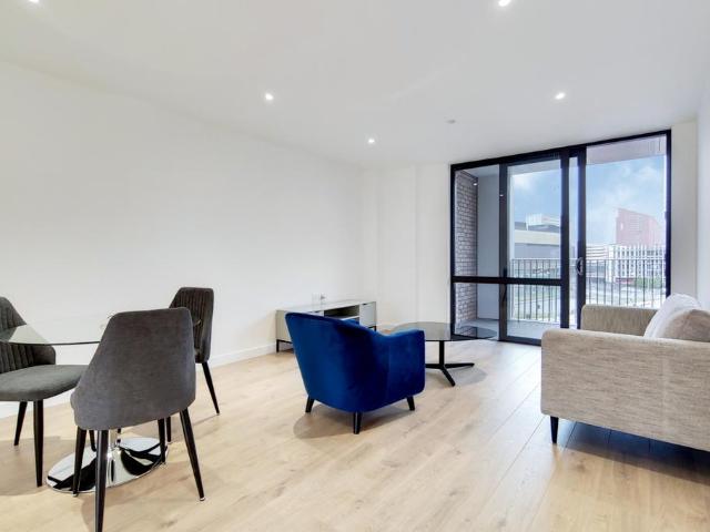Giles House, Stratford E15 3 bed flat to rent £3,600 pcm £831 pw