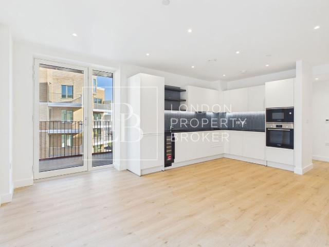 Gilham House, Lombard Square SE28, 2 bed flat to rent, £2,100 pcm | PrimeLocation