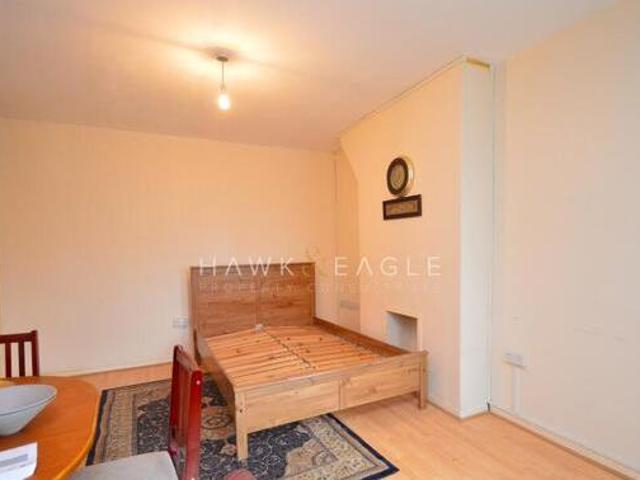 Gill Street, London, 2 Bedroom Flat