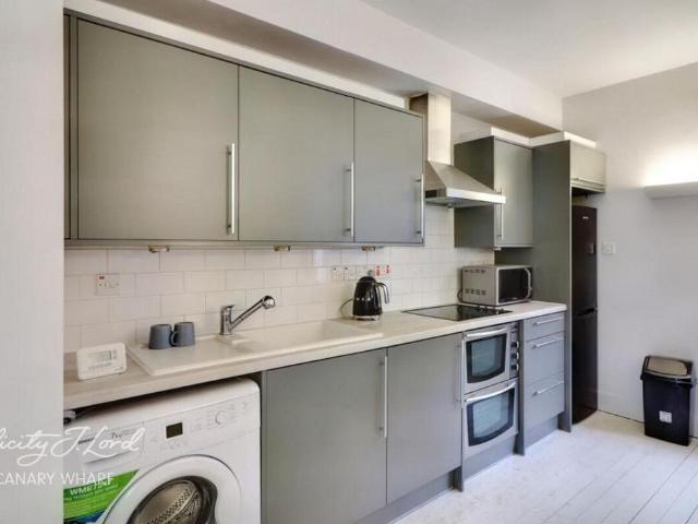 Gillender Street, LONDON 4 bed terraced house to rent £3,250 pcm £750 pw
