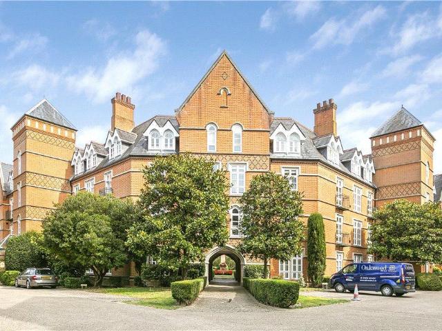 Gillespie House, Holloway Drive. 2 bed apartment to rent £2,200 pcm £508 pw