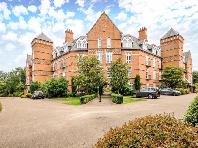 Gillespie House, Virginia Water GU25 2 bed apartment to rent £2,200 pcm £508 pw