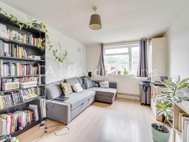 Gillespie Road, Highbury, London 2 bed flat to rent £1,850 pcm £427 pw