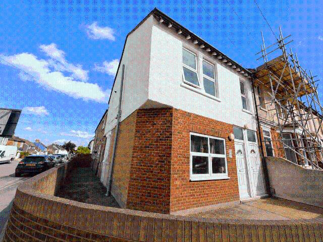 Gillingham ME7, 2 bed flat to rent, £1,150 pcm | PrimeLocation