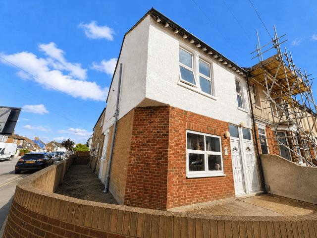 Gillingham, ME7 2 bed flat to rent £1,150 pcm £265 pw