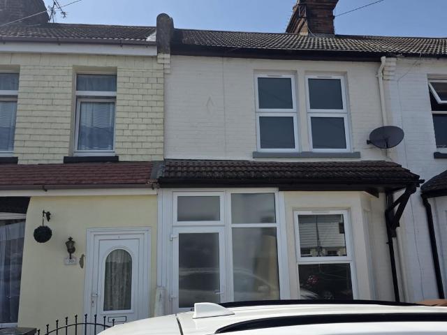 GILLINGHAM ME7 3 bed terraced house to rent £1,575 pcm £363 pw