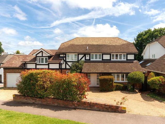 Gills Hill Lane, Radlett. 5 bed detached house to rent £6,000 pcm £1,385 pw