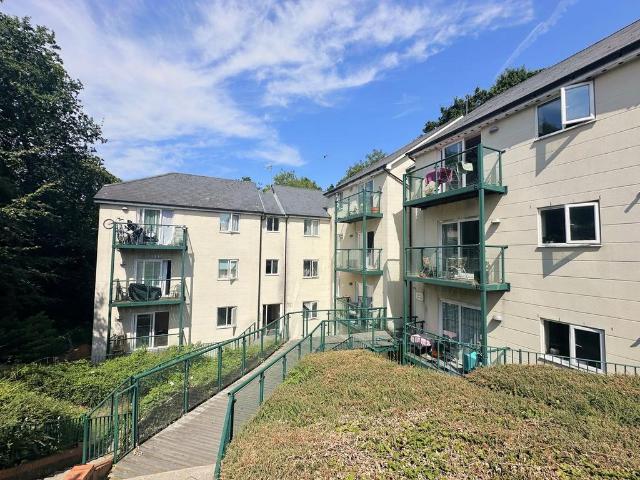 Gillsmans Hill, St Leonards on Sea, TN38 2 bed apartment to rent £1,000 pcm £231 pw