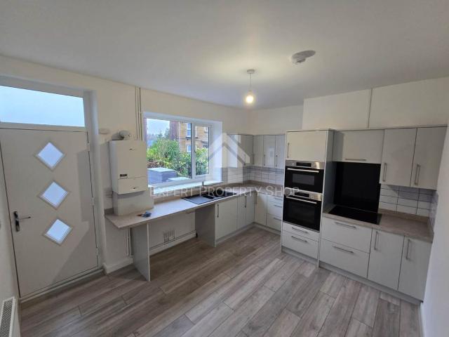 Gillroyd Parade, Morley LS27, 4 bed terraced house to rent, £1,100 pcm | PrimeLocation