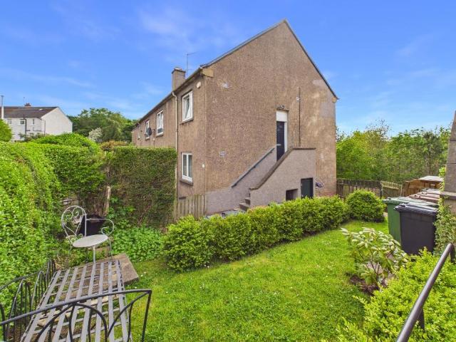 Gilmerton Dykes Avenue, Gilmerton. 2 bed flat to rent £1,295 pcm £299 pw