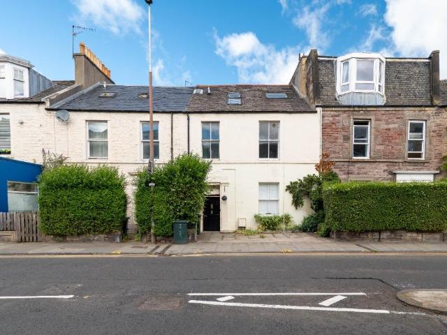 Gilmore Place, Bruntsfield. 3 bed flat to rent £1,650 pcm £381 pw