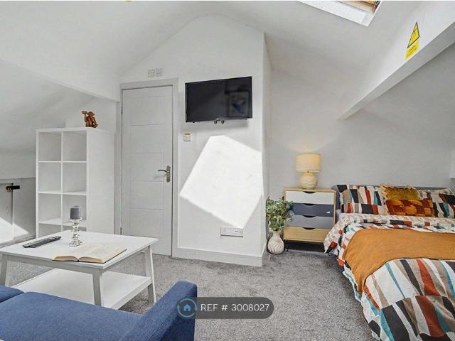 Gilnow Road, Bolton BL1, Room to rent, £550 pcm | PrimeLocation