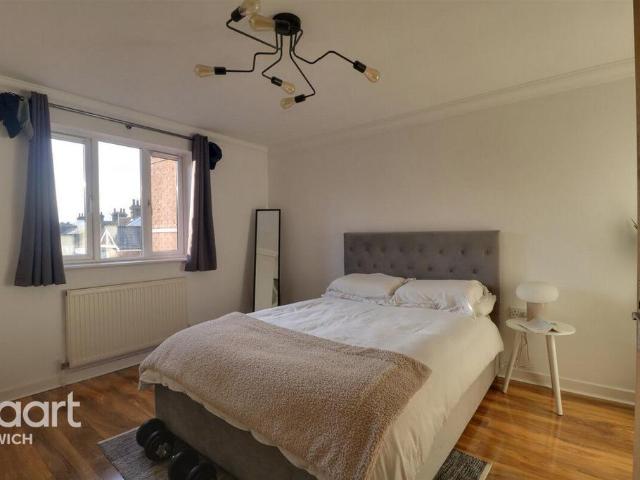 Gippeswyk Avenue, Ipswich 2 bed apartment to rent £1,050 pcm £242 pw
