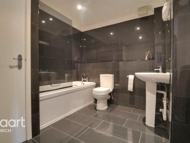 Gippeswyk Avenue, Ipswich 2 bed apartment to rent £1,050 pcm £242 pw