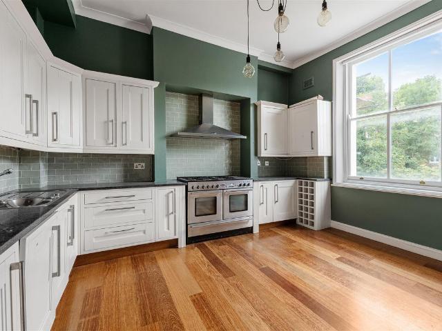 Gipsy Hill, London SE19, 3 bed flat to rent, £2,500 pcm | PrimeLocation