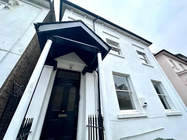 Gipsy Hill 2 bed flat to rent £1,650 pcm £381 pw