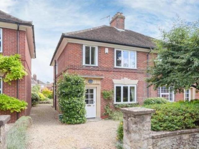 Gipsy Lane, Headington, Oxford, OX3 3 bed semi detached house to rent £2,400 pcm £554 pw