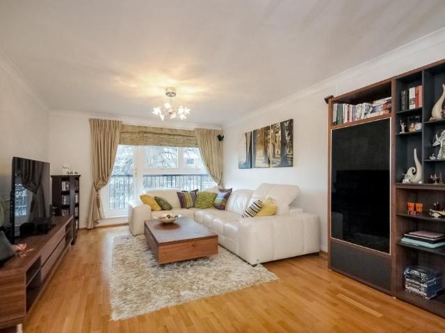 Gipsy Lane, Putney SW15, 2 bed flat to rent, £2,350 pcm | PrimeLocation