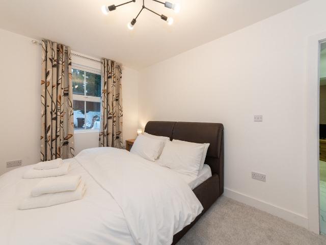 Gipsy Lane, Wokingham RG40, 4 bed detached house to rent, £3,790 pcm | PrimeLocation