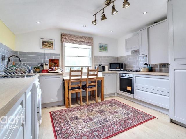 Gipsy Road, London 4 bed flat to rent £3,000 pcm £692 pw