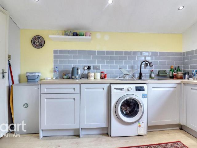 Gipsy Road, London 4 bed flat to rent £3,000 pcm £692 pw