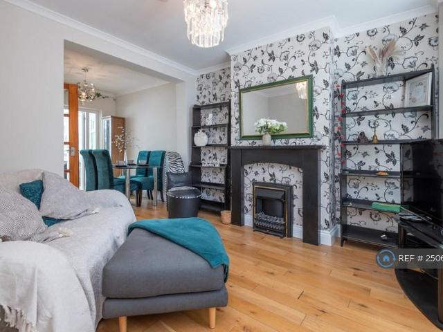 Gipsy Road, London, SE27 2 bed semi detached house to rent £2,300 pcm £531 pw