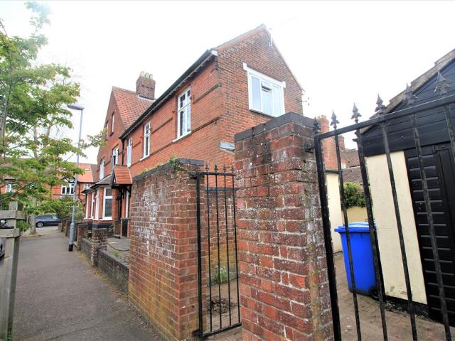 Girton Road, Norwich NR2 2 bed apartment to rent £1,195 pcm £276 pw