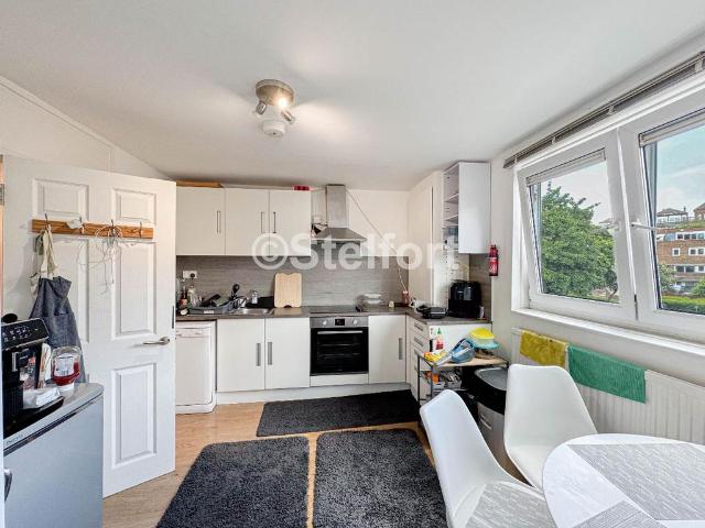 Girdlestone Walk, London, N19 4 bed maisonette to rent £3,950 pcm £912 pw