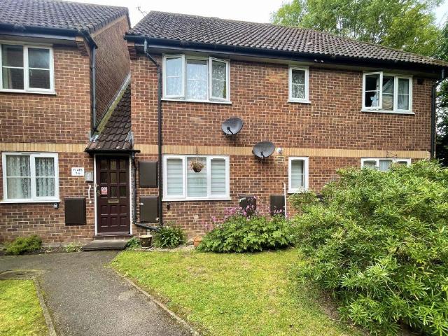 Gomm Road, High Wycombe HP13, 2 bed flat to rent, £1,300 pcm | PrimeLocation