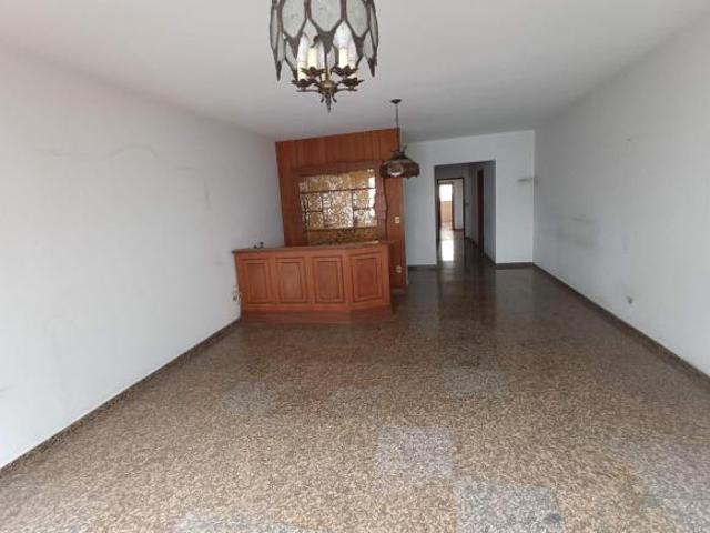 Gonzaga Ótimo apt 195 m2 uteis, Frente, 3 dorms, Suite, sala 3 ambs, Dep. empreg. 2
