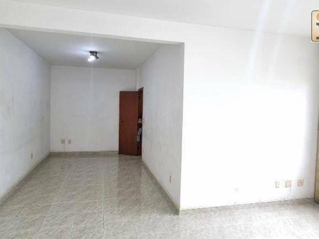 Gonzaga, apartamento de frente, 3 quartos sendo 1 suíte, sala e L, copa cozinha,dependência de empre