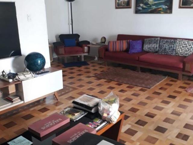GONZAGA 1 POR ANDAR, 2 VAGAS, 220 M2