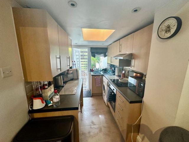 Gondar Gardens, West Hampstead. 1 bed apartment to rent £2,095 pcm £483 pw