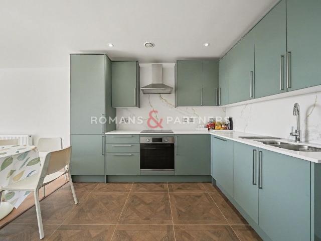 Gooch House, Hammersmith W6, 2 bed flat to rent, £3,000 pcm | PrimeLocation