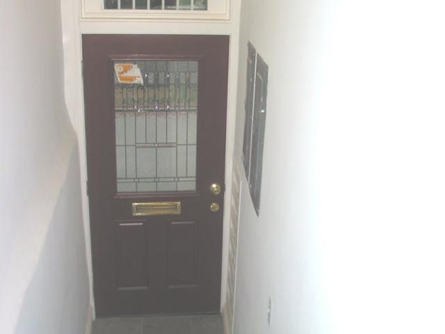 Good location share townhouse with young professio