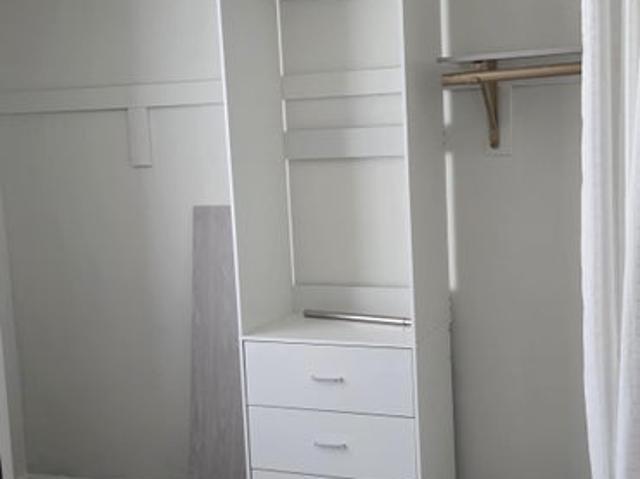 Good size room prvt bathroom