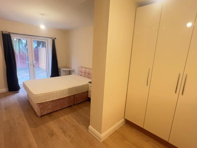 Good sized double bedroom in a shared flat