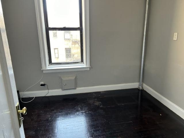 Good Sized Room in Excellent Location
