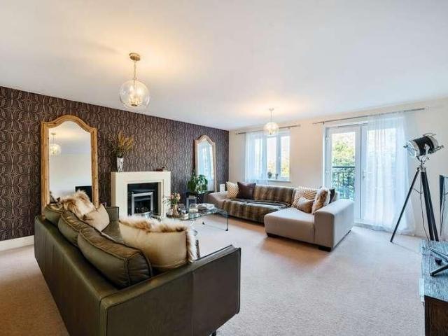 Goodacre Close, Weybridge, Surrey, KT13