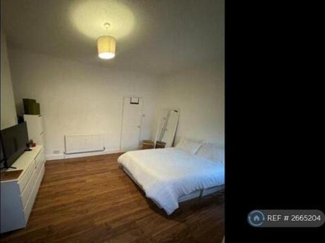 Goodall Road, London, 2 Bedroom Flat