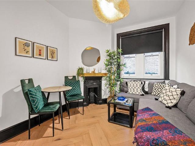 Goodge Street, Fitzrovia, London, W1T 1 bed apartment to rent £2,600 pcm £600 pw