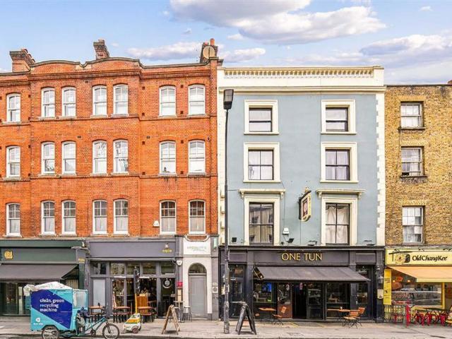 Goodge Street, London W1T 1 bed flat to rent £3,250 pcm £750 pw