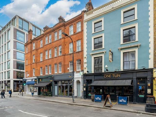 Goodge Street, London W1T Studio to rent £2,500 pcm £577 pw