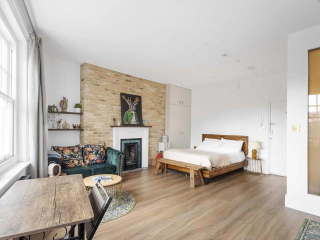 Goodge Street, London Studio to rent £2,401 pcm £554 pw